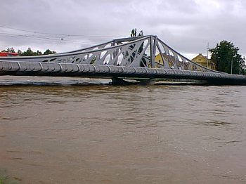 Záplavy 2002 - online 12.08.2002a